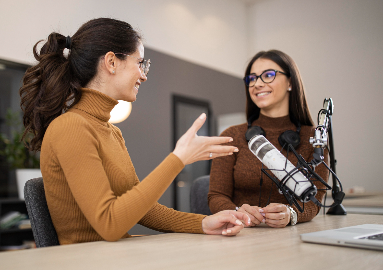 Source Connect Standard vs Pro vs 4: Voice Actor Guide